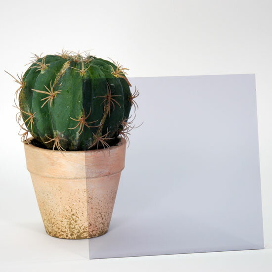 アクリルの特徴： ☆長く使用できます 紫外線に対して強く、劣化しにくいです。 ☆見た目がきれい 透明性が高いです ☆加工しやすい 熱を加えて変形、加工しやすい。 切断、穴あけ、接着もしやすい ☆熱変形温度 87〜100℃