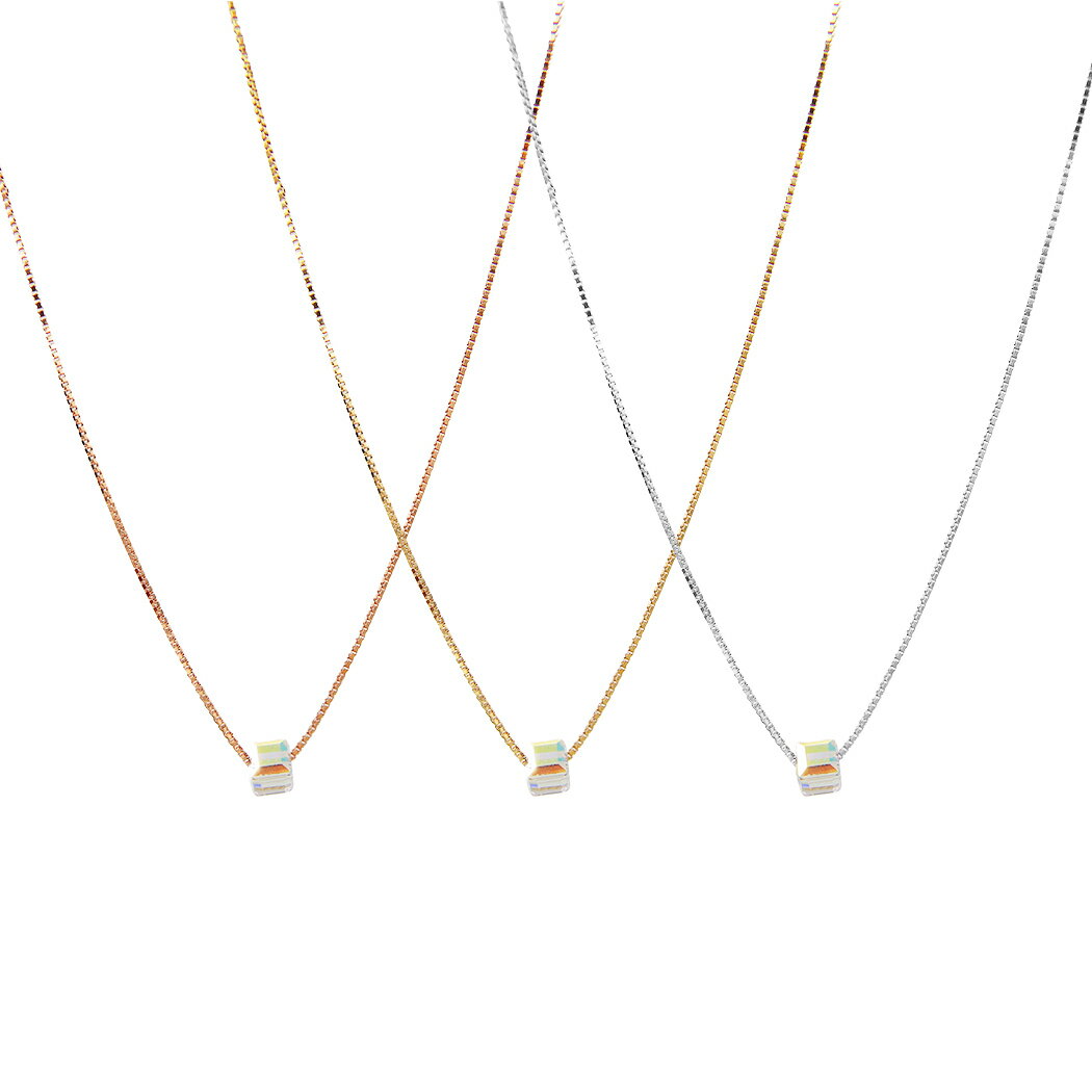 オーロラに輝くキュービックジルコニアがシンプルながらも 上品で大人可愛いワンポイントネックレスです。 S925素材の高級感ある極細0.6mmベネチアンチェーンには スライドアジャスター付きで長さ調節、自由自在♪ シリコン入りのボールをスライ...