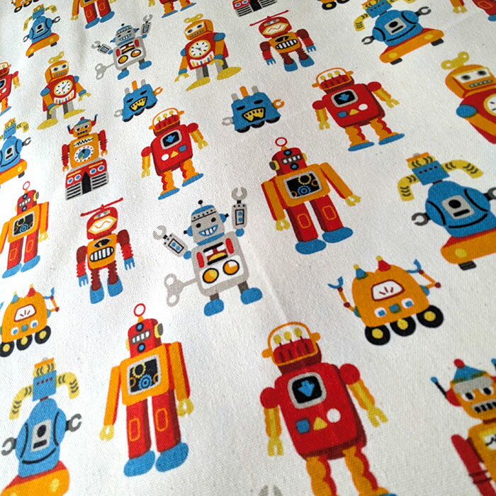 te-tteのランチョンマット手作りキットの出来上がりサイズは、一般的な縦28cm×横35cm(±1cm)。カット済みのキットだから、届いたらすぐに作り始められます！子どもたちが楽しく遊んでおともだちにもなってくれる楽しいロボのおもちゃ柄 ...