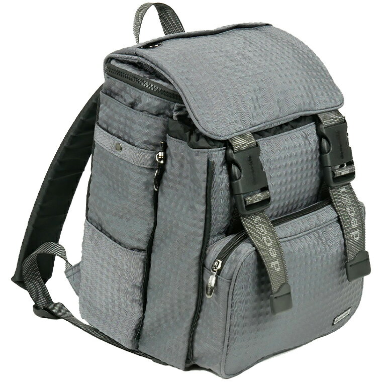 【スタッズ風加工の素材感を楽しむデザイン】 スタッズ風の凹凸加工を施した素材感が楽しい［BUMPY］ 存在感のあるデザインは、通園・通学用バッグとしてだけではなく ファッションアイテムの一つとしての所有欲も満たしてくれます 素材自体は柔らか...