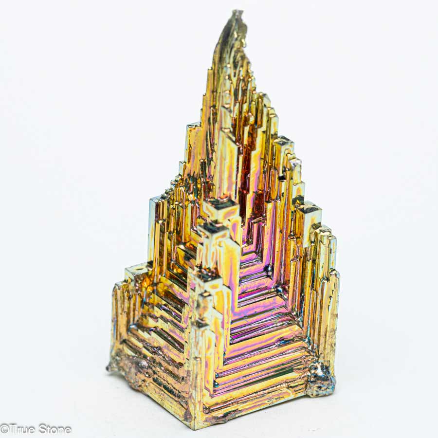 ビスマス結晶"Bismuth crystal"は、その非常に特異な形状と虹色の輝きによって、多くの人々を魅了する金属結晶の一つです。 周期表上では原子番号83、記号Biとして知られ、比較的重い元素に分類されます。 天然にも存在しますが、通常...