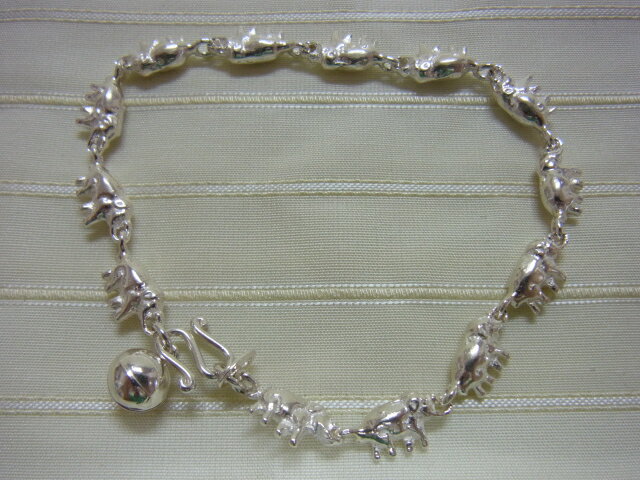 商品詳細 素材 SILVER925 サイズ 象リンクモチーフ幅6mm(象の背中からつま先) 長さ170mm 備考シルバー エレファント モチーフ リンク ブレスレット ウィズ ベル SILVER925 ♪♪♪象の行進♪♪♪∞∞∞∞∞∞∞SI...