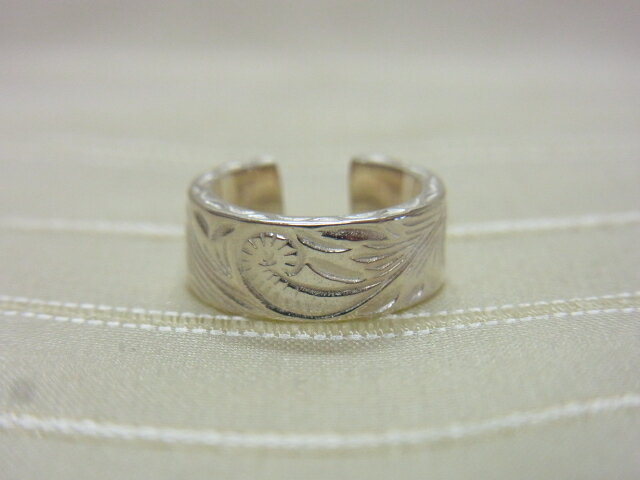 商品詳細 素材 SILVER925 サイズ 幅5mm×直径12mm＋開き3mm 備考 片側1個での販売になります。 耳たぶ、耳の軟骨の部分どちらでもはめられます。シルバー ファニー モチーフ イヤーカフ SILVER925 ♪♪♪シルバーが...