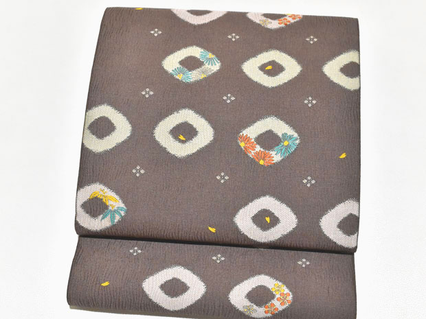 ※ご使用のパソコンやモバイル、ご覧になっている環境等によって、実物と多少色合いが異なって映る場合が御座います。 ※備考欄に大切なことが書いてありますので、ご購入の際にはご一読くださいませ。 商品名 本場筑前 博多織 福絖織物謹製 正絹 おし...