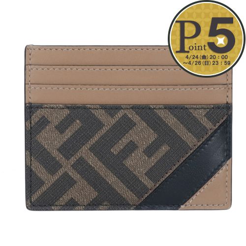 フェンディ FENDI カードケース 名刺入れ 7M0164 AJF8-F1EGA MR+SAND+NERO+P ブラウンフェンディのカードケース 名刺入れ定番フェンディのズッカ柄とレザーのコンビがポイントのカードケース。コンパクトで使い勝...