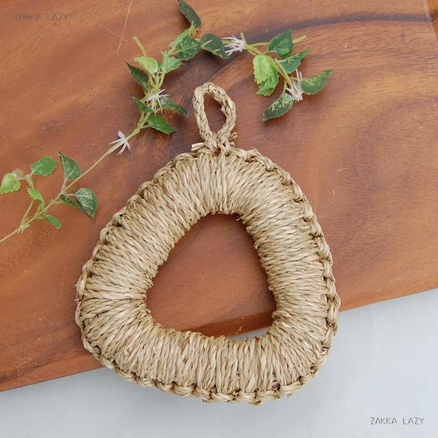 サイズ Sサイズ：約 w145×d140×h27mm,重量: 約 110g 素材：シーグラス ベトナム製 ※ハンドメイド品のためサイズや形が若干異なる場合、歪みがある場合があります。 ・火のそばに置かないでください。 ・天然素材を使用した手...