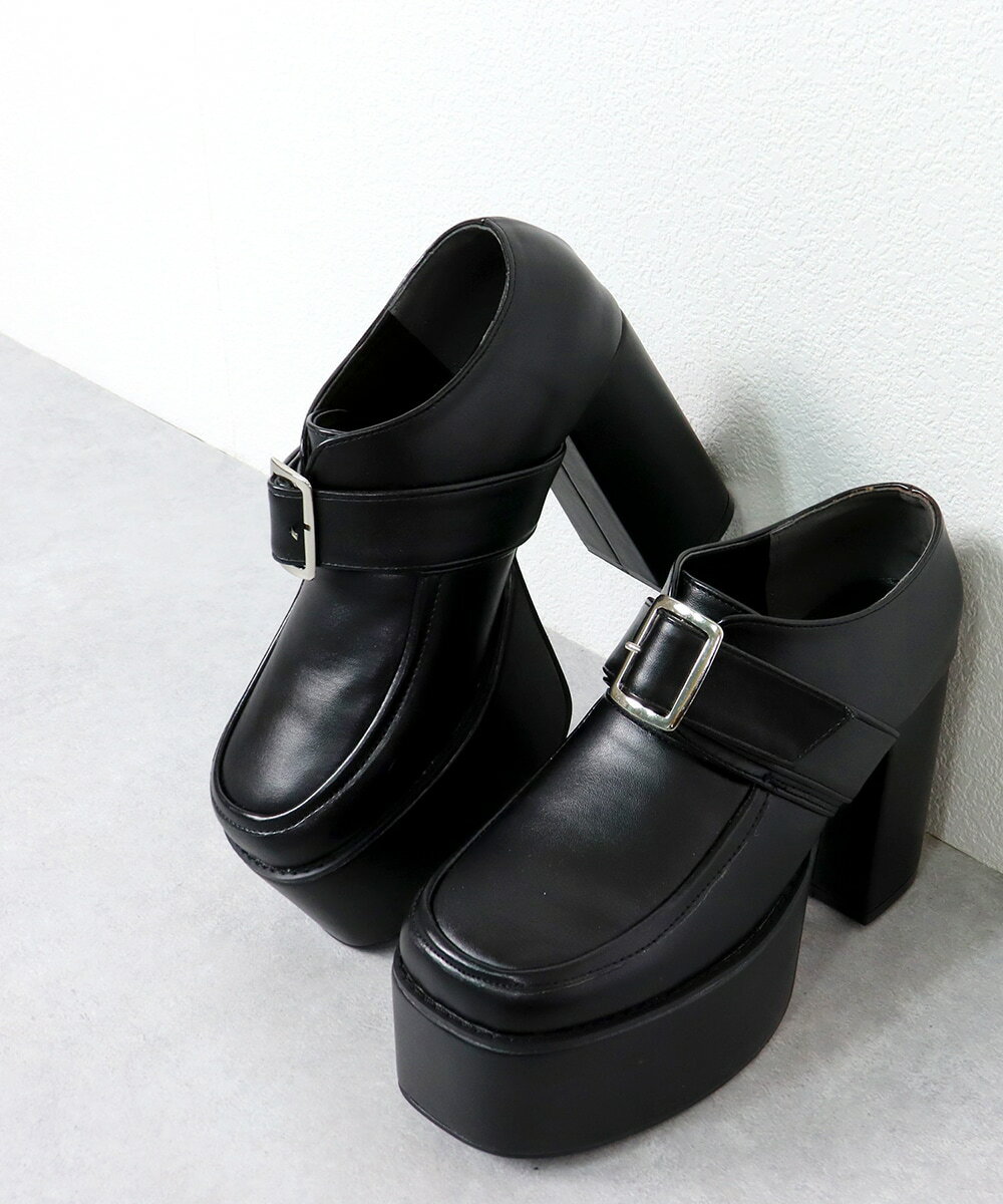 人気のトレンドアイテム、スクエアトゥ厚底バックルローファー。■pointクラシカルなデザインでありながらも素材使いやカラー、履いた時のシルエットでモダンな仕上がりになっています。センターバックルベルトがトレンド感を演出！■silhouett...
