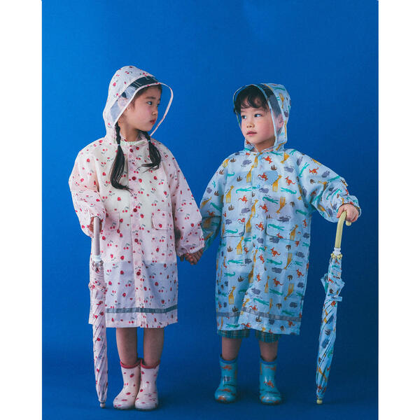 スラップスリップのケース付き　総柄　レインコート　（95〜135cm）。たくさんの中からお気に入りを選んで欲しいから、5種類の総柄レインコート用意しました！アニマル（オフホワイト系）、チェリー（レッド系）、バナナ（イエロー系）、恐竜（グリー...