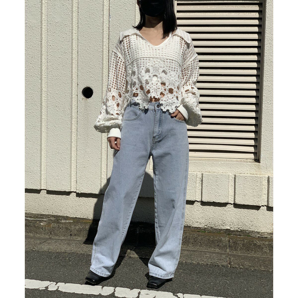 [型番:00-0963]【2022 春夏アイテム】☆大胆なクロシェ編みで存在感◎☆様々な編み柄を組み合わせたクロシェニットトップス。衿付きで広めに開いたネックラインで抜け感を演出しつつ、ポワンと膨らんだ袖の形が可愛らしい1枚です♪ウエストラ...