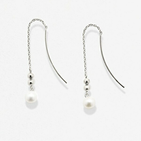 [型番：0242-0675-0019]【WEB限定商品】淡水パールがアクセントになるホワイトゴールドのピアス。淡水パールの柔らかな輝きで、上品な雰囲気に。シンプルなコーディネートにプラスするだけで魅力を引き立ててくれそうです。パールは6月の...