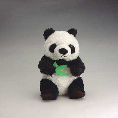 [型番:4413-180156]悲しいとき、嬉しいとき、どんなときでもあなたを優しく見守ってくれる、幸福のパンダ、シンフー(幸福)パンダです。＜br＞シンフーパンダは、本物のパンダに忠実なフォルムで確かな存在感を放ち、つぶらな瞳とふわふわの...