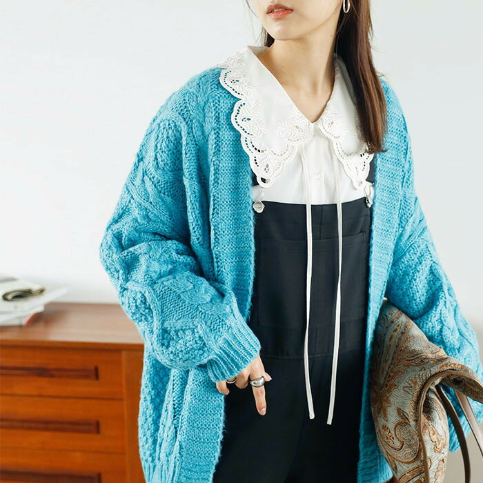 ビッグカラーも大人っぽく可愛く着たい！刺しゅうデザインが可愛いトレンドカラーブラウス〇すっきとした印象のビッグカラー〇トレンド感を高める繊細な衿刺しゅう〇着こなしの幅が広がるアイテム■デザイントレンドのビッグカラーもシャープなデザインですっ...