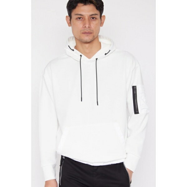 [型番：2001465]【DESIGN】 ダンボールニットとミニリップストップ生地をハイブリッドさせたプルオーバーフーディ。 MA-1タイプの袖ポケットや、フードのスピンドルホールデザイン等、随所にミリタリー感をドッキング。 パーツ使いのリ...