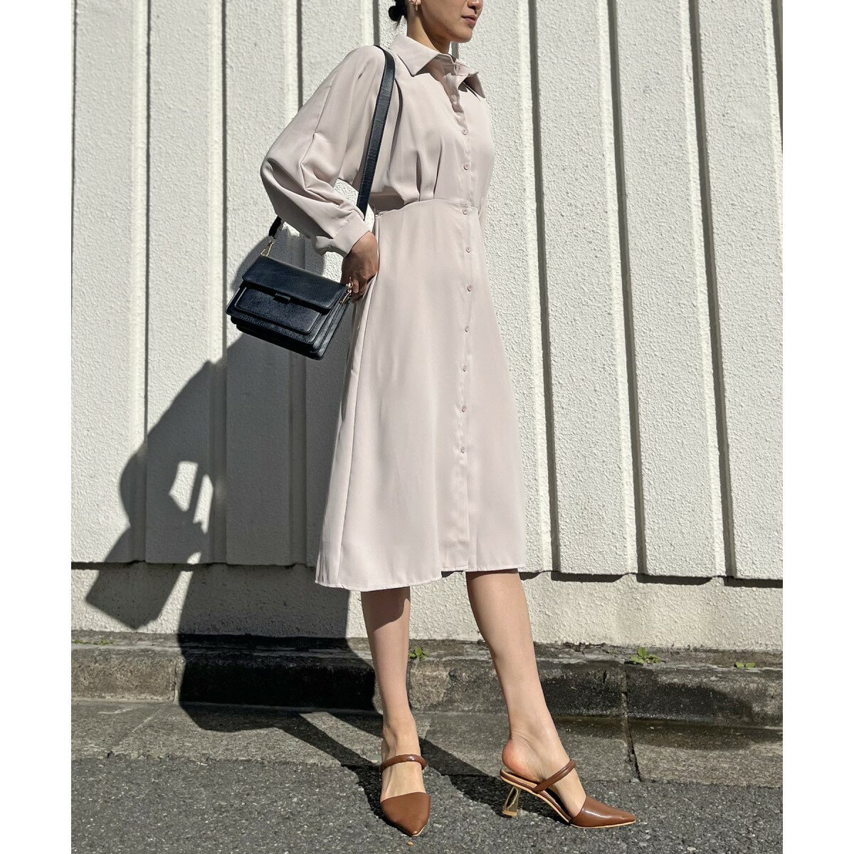 [型番:12-1214]【春アイテム】☆シンプル可愛いきれいめワンピ☆ドルマンスリーブがポイントのきれいめワンピース。シルエットが引き立つシンプルな佇まいで落ち着いた印象が高感度な一枚です。ウエストからスカート部分はすっきりとしたサイズに抑...