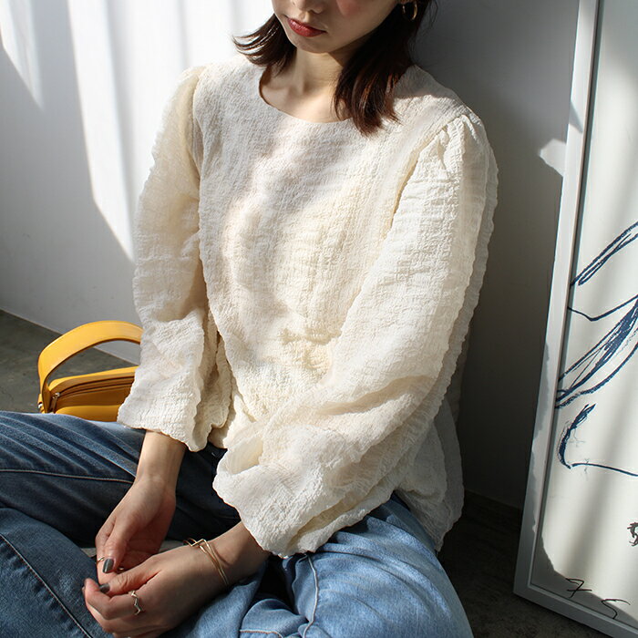 今年1着は持っておきたい♪レディライクなバルーンスリーブブラウス〇ふんわり女性らしい印象を与えるパフスリーブトップス〇くしゅっとした立体感のあるシワ加工が施された素材も今っぽい〇ボトムを選ばないデザイン感も◎■素材くしゅっとした立体感のある...