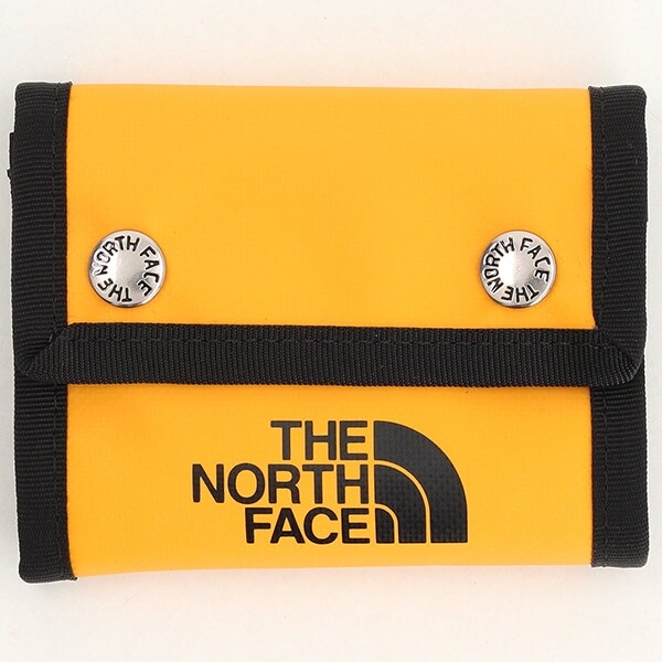 THE NORTH FACEの代表的なロングセラーモデルとして、高い人気を誇るベースキャンプシリーズの三つ折り財布です。メイン素材は、環境に配慮した1000デニールのリサイクルポリエステルに、TPEファブリックラミネートを施した高強度の生地...