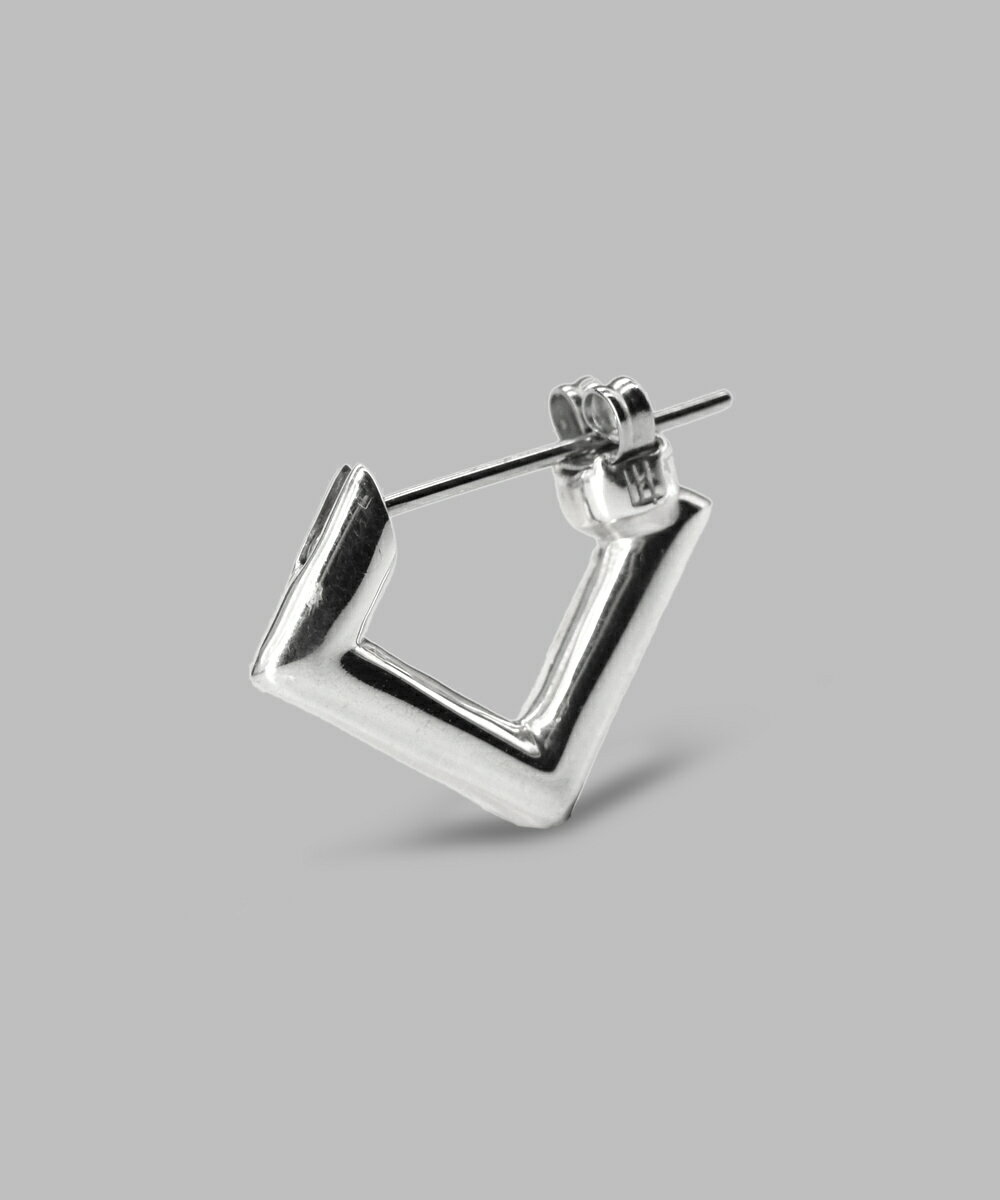 [型番:1EA152A0SV]ライオンハートの独自機構で作られたシルバーピアス【クロッシングピアス/シリンダースクエア】四角いシルエットが円柱でできている独特なデザインが特徴。クロッシングはライオンハートとファクトリーの共同開発で生まれた新...