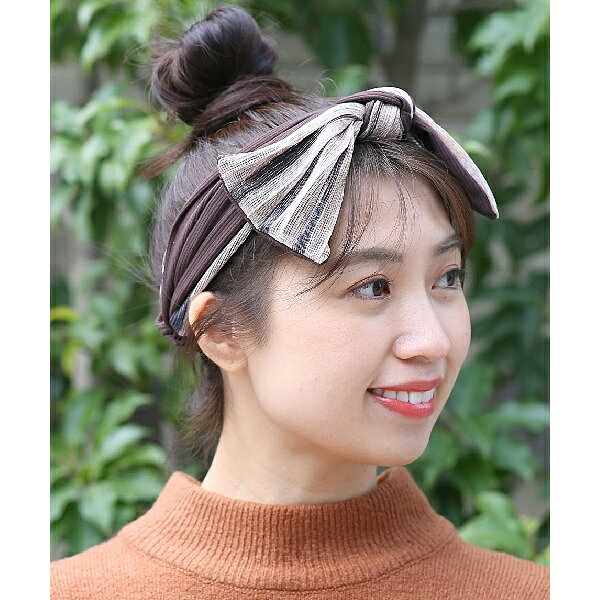 [型番：ZJSJBA8628]ラメ入りリボンがかわいいヘアバンド。大きめリボンで存在感も抜群!いつものスタイルに取り入れるだけでおしゃれ度がぐっとUPしますよ♪カラーはブラウン、パープルの2色をご用意しました。※布製品は生地の裁断位置により...