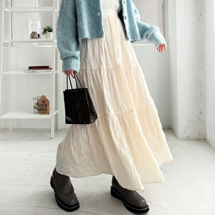 くしゅくしゅ感がかわいい主役級ティアードスカートが登場！〇ナチュラルなシワ感がポイントのトレンドライクな1枚〇存在感のあるボリュームシルエットのため、着るだけでお洒落見えします〇カジュアルからキレイめまで幅広いコーディネートを楽しめるアイテ...