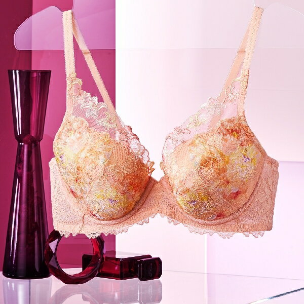 [型番:10216797]モダンアート風にくずしたヴィクトリアン調の花柄で、スペシャルな日のときめきを表現しました。繊細なプリントカラーに合わせた胸元の刺繍レースは、より女性の体にフィットするようにストレッチメッシュを使用しています。取り外...