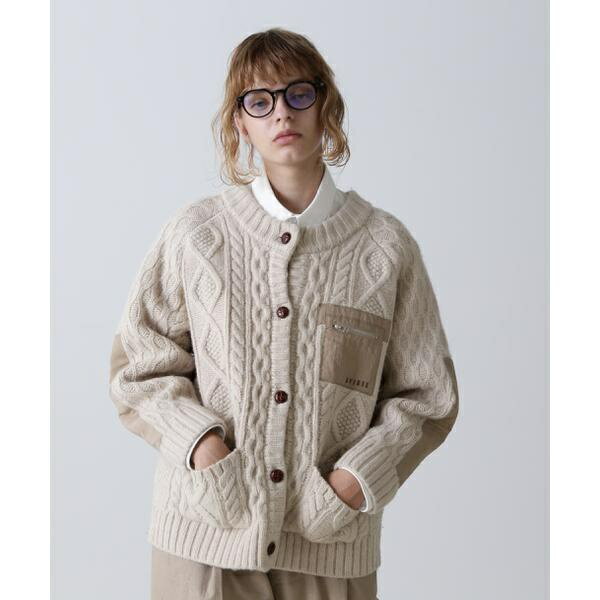 [型番：7833241602]2023AUTUMN＆WINTER ITEMケーブルニットカーディガン・しっかりとした編みのニットカーディガン・すっきりとしたサイズ感で、トップスの上に羽織ったり、上からアウターも重ね着しやすい使い勝手の良いア...