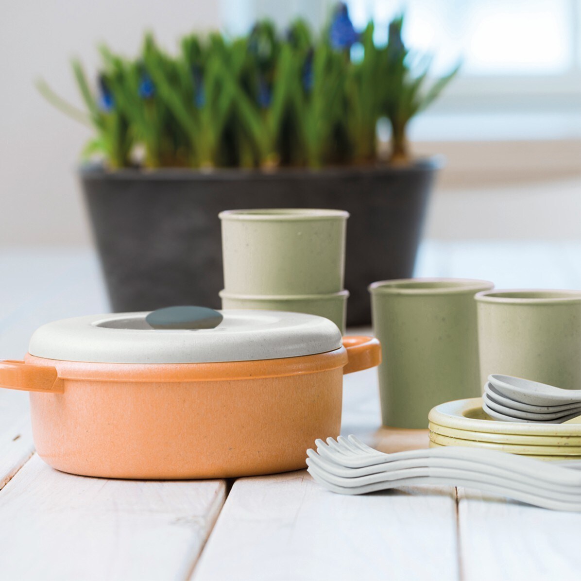 [型番:HP5604]人気のおままごとセットが、トレンドカラーでリニューアル！2歳頃におすすめのおままごとのセットです。大人と同じことをしたい！と日常生活の真似をはじめる1〜2歳頃の子どもは、自然とままごと遊びに興味を持ちます。お料理やお片...