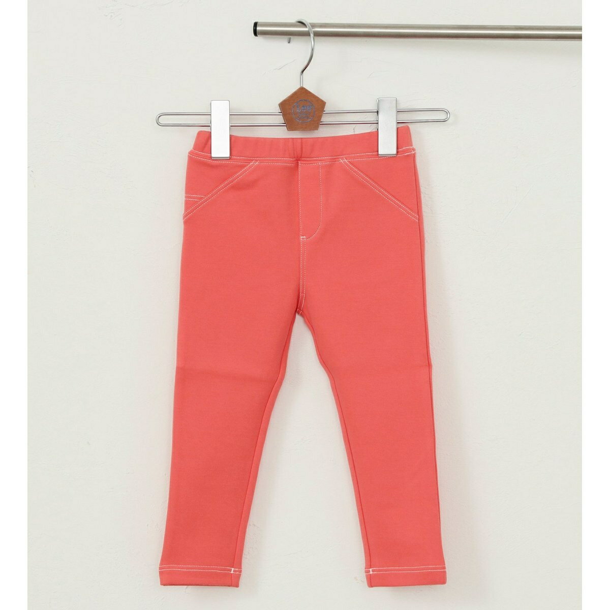 [型番：LK0851-0001]パッと目を引くカラフルカラーの無地に加え、バイカラー、Leeらしさが光る牛柄プリントデザインが登場。生地に適度な厚みとしっかりしたストレッチ感があり、長時間ストレスなく着用が可能。■カラー：9色展開※(　)で...