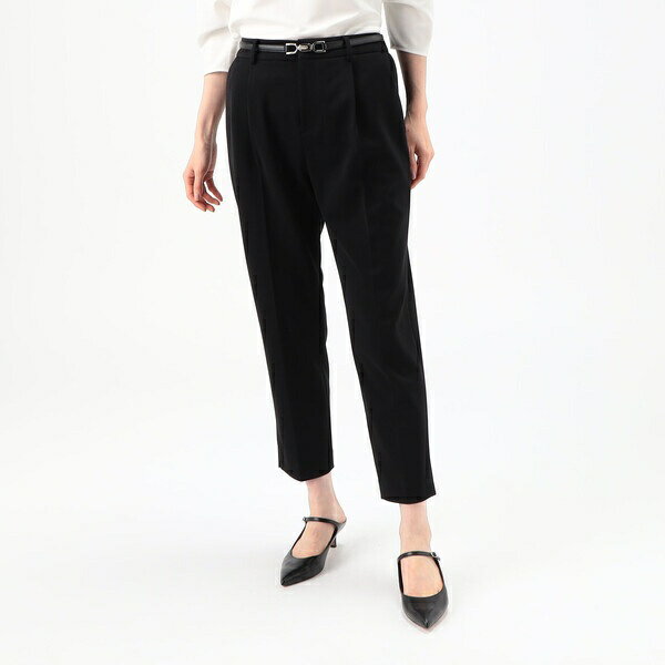 [型番：34-01PG06-204]《デザイン》ジャージー素材のストレッチ性をいかしたテーパードパンツです。前はタックからつながるセンタープレスを入れることで、腰周りは立体感を出すと共にたてのラインが強調され脚長に見せる効果が期待でき、すっ...