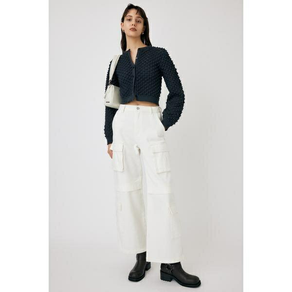 [型番：010HS711-0610]【LOWRISE CARGO WHT STRAIGHT】トレンドのカーゴディテールをデニムに落とし込んだ1本。存在感のある立体ポケットがポイントで、股上を落とした設定なので、ルーズに穿いていただくのがオス...