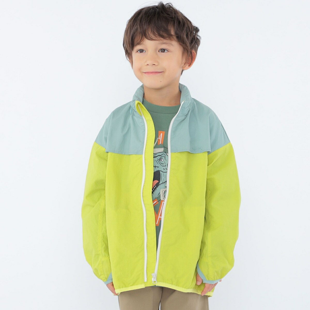 [型番：514000246]SHIPS KIDS定番の撥水パーカー。ライトでドライタッチのワッシャー感のあるナイロン素材に、POWRPROducts(R)といった撥水加工を施した、地球と子供に安心・安全なアイテムです。スタンドカラーの中には...
