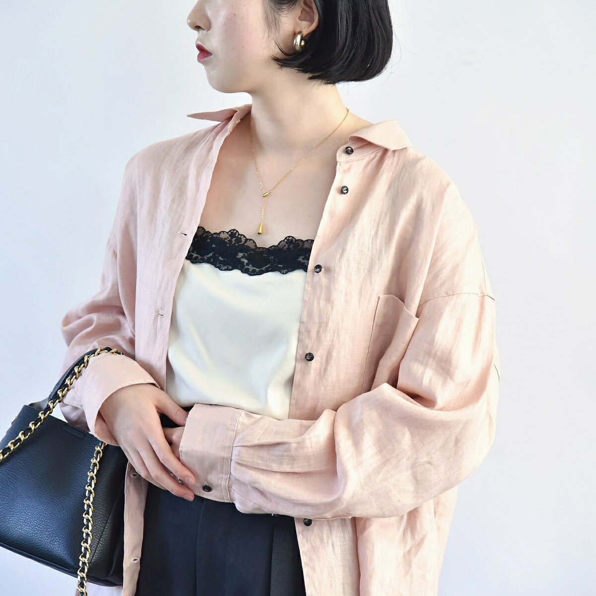 [型番：611810002]2024SSseason thema「less is more」-Design-華奢なレースとサテン生地で女性らしい印象のキャミソール。シンプルながら、着るだけでトレンド感をアップしてくれます。ストラップは調節可...