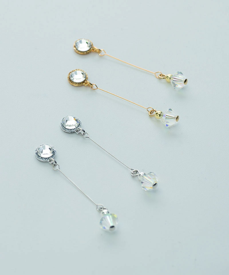 [型番:TB-20]揺れるクリスタルが耳元をこなれた印象に♪どんなコーディネートにもマッチするアイテムです。■カラー：シルバー、ゴールド全長：約3.7cm/幅：約0.6cm/対応シート：丸型小※(　)で表記されている数字はヌードサイズです。...