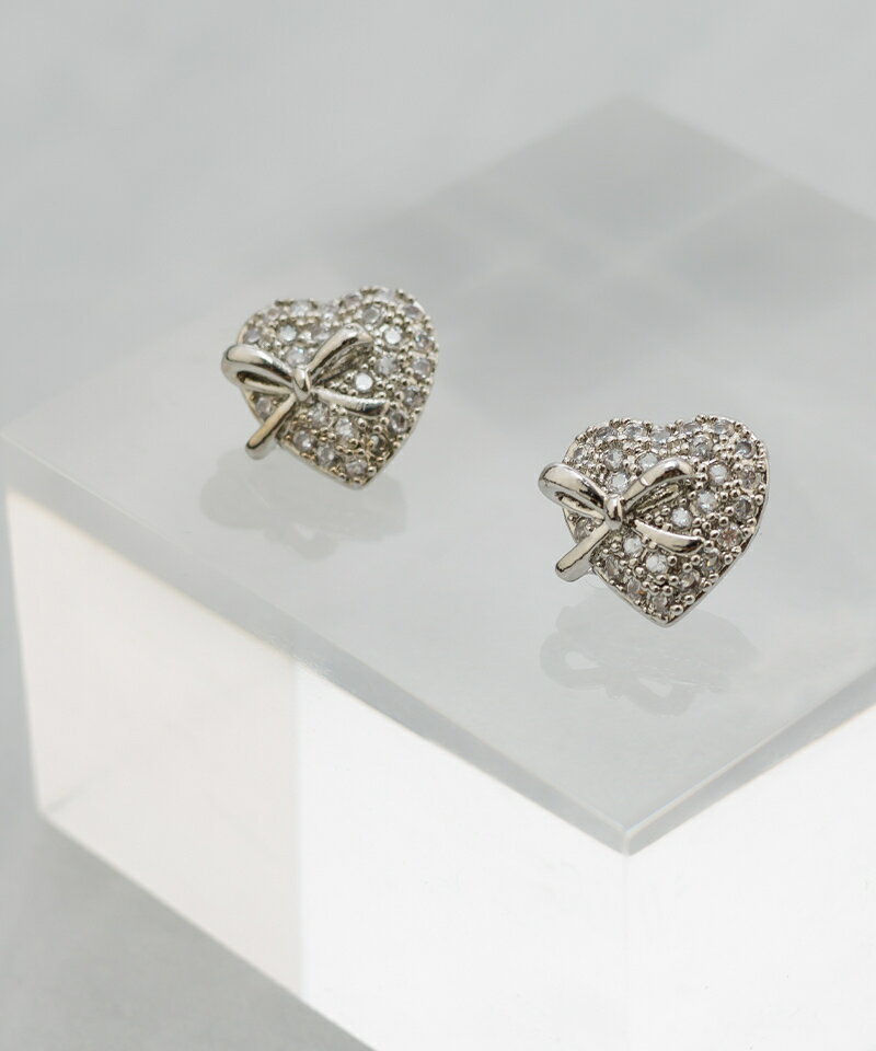 [型番:HY2-488]シルバーの浅めのハートが大人っぽいデザイン♪華奢なリボンがさりげなく組み合わさっていて◎シンプルなハートだけど周りと差がつくアイテムです！樹脂プレート使用で、敏感肌の方も特に安心してご使用いただけます！■カラー：シル...