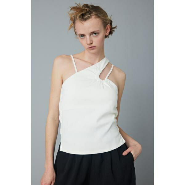 [型番：530HSM80-1790]カップ付きのアシンメトリータンクトップ。アシンメトリーのカッティングが面白いデザイン性あふれる一枚で、シンプルになりがちな夏のスタイリングを楽しくしてくれるアイテム。カップ付きでインナーとしても1枚で着て...