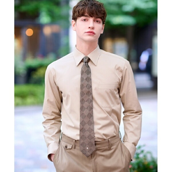 [型番：08689008]《ありそうでなかった！ドレステリア流レギュラーカラードレスシャツ》生地には、コットンを密度高く織り上げたタイプライター素材を使用。毛羽立ちが少なく、表面の艶感はとても上品な印象を与えます。糸、織り、加工までこだわっ...