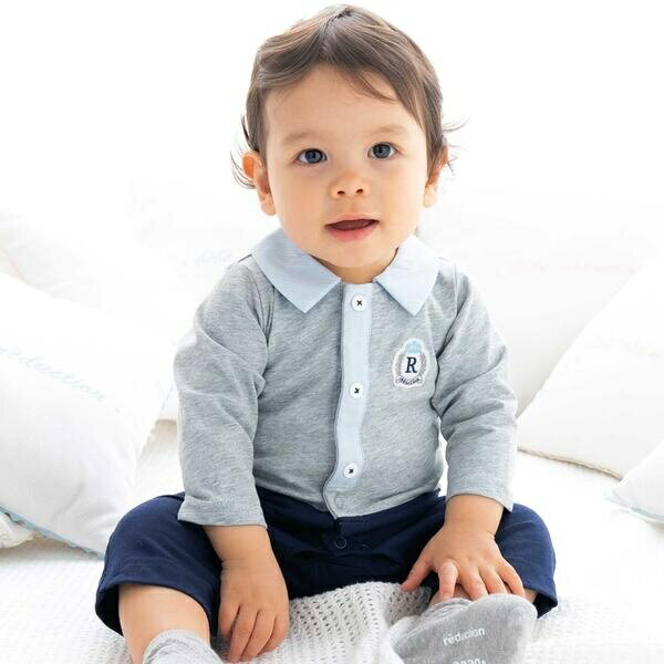 [型番：1757-70579]お洒落なストライプ襟がアクセントのベビーカバーオールです。素材は伸縮性の高い天竺素材を使用。ストライプのシャツにボトムをコーデしている様に見えるデザインで胸元のワッペンがポイントになっています。左ポケット下の『...