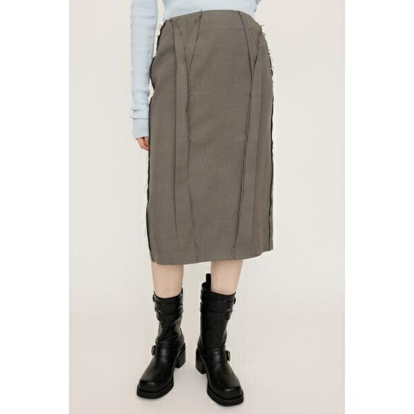 [型番：030ISR31-1901]【CUT OUT ILINE SK】■POINT：ミディアム丈とIラインシルエットがトレンド感を演出してくれるスカート。切り替え部分の切りっぱなしのデザインがポイントです。■DETAIL：フロント部分は大...