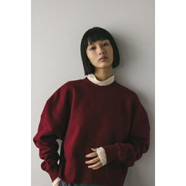 [型番：500HAS80-3861]モデル身長166cm（FREEサイズ着用）モードなショルダーパターンが特徴的な裏毛スウェット。バランスのとりやすい丈設定でパンツ、スカートどちらにも合わせていただきやすい一枚です。透け感なし、ストレッチや...