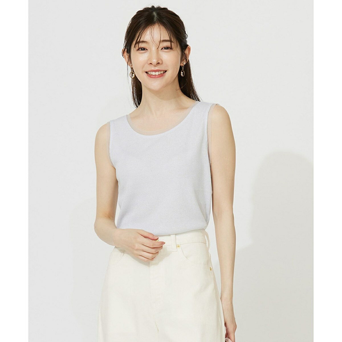 [型番：KKWPGM0300]上品ラメ感素材にトレンドのチュールを施したタンクトップ■デザイン・ニュアンスカラーにラメが入ったトレンド感のあるテレコタンクトップ・ベーシックなタンクトップに繊細なラメを施す事で華やかにアップデート・襟ぐりと袖...