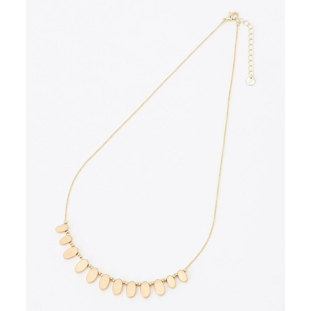 [型番：AS2VGM0302]■デザインオーバル型の厚めのメタルパーツを連ねたショートタイプのネックレスです。マットに仕上げたオーバルパーツと、ミラーのようにツルっと仕上げたオーバルパーツを表裏にしている2WAY仕様なので、コーディネートに...