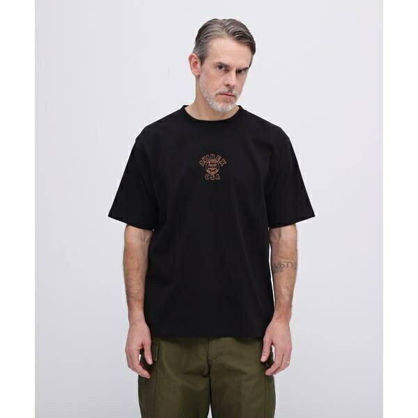 [型番：7835134049]【AVIREX公式ショップ】商品名：《WEB＆DEPOT限定》ONE POINT EMB T-SHIRT”VARSITY LOGO”商品詳細・WEB＆amp;DEPO限定の半袖Tシャツ・AVIREXでは珍しいワ...
