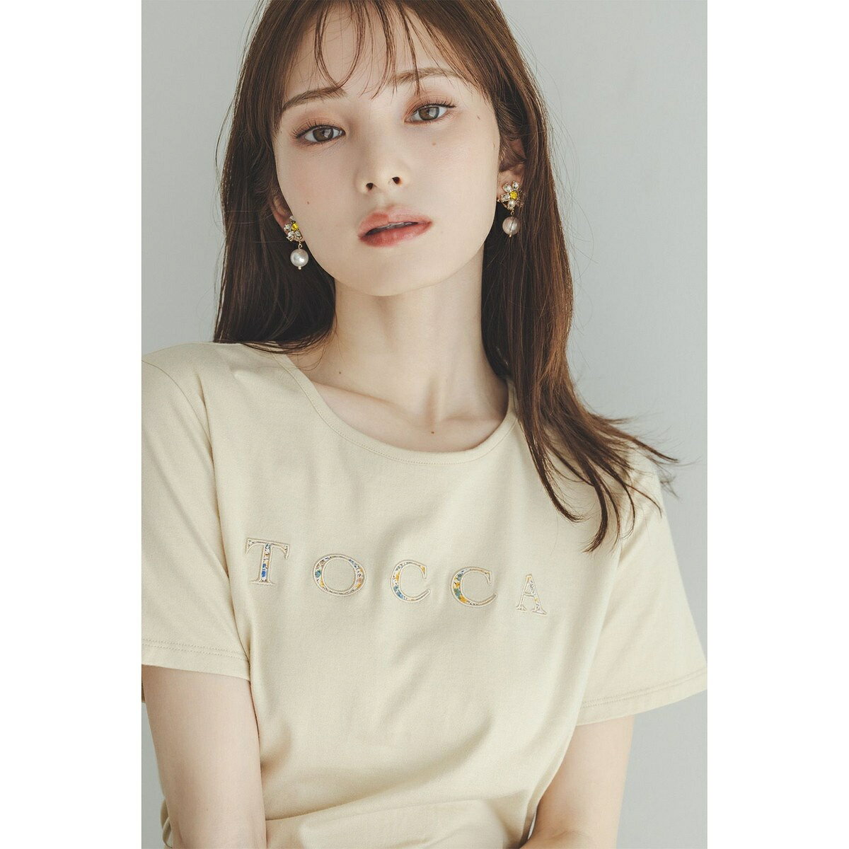 [型番：KKTOGM0410]2025 SPRING COLLECTIONTEXT LOGO TEE テキスト ロゴ ティーこちらの商品は、ご家庭で水洗いできる商品です。TOCCA定番のテキストロゴTシャツです。今季はテキストロゴをフラワー...
