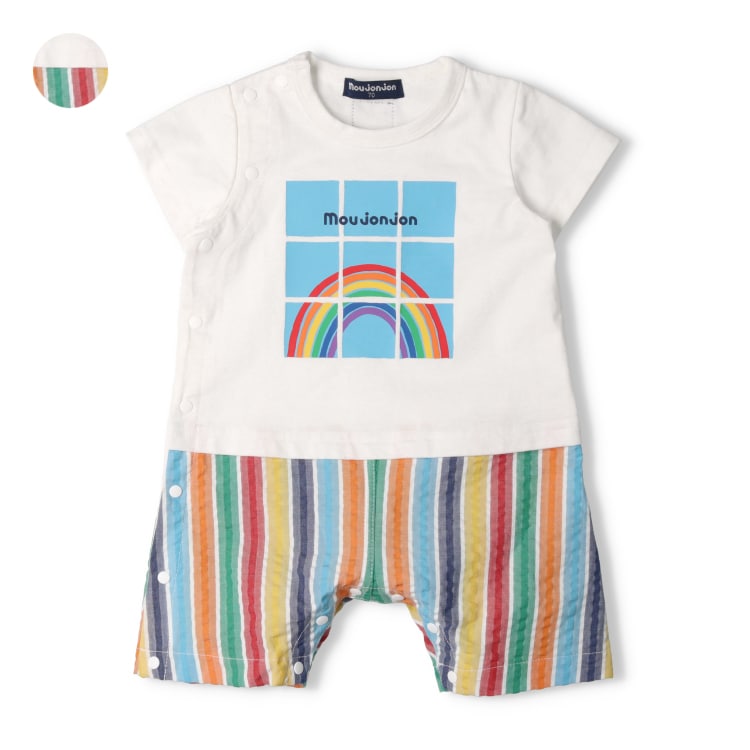 [型番:M34703]さらっとして清涼感があり、着心地の良い凸凹のある部分と平らな部分とでポコポコと縞を表したサッカー素材のストライプ柄のパンツと虹のプリント入りの半袖Tシャツの切替デザインのTオール、ロンパース。ポップなレインボーカラーで...