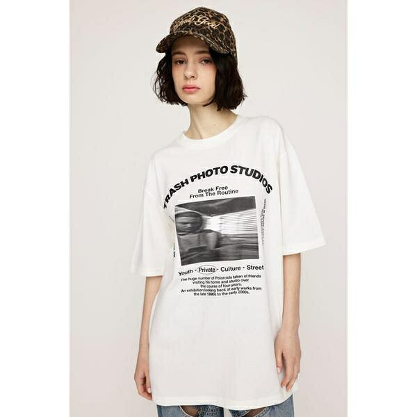 [型番：030ISA90-4981]【PHOTO LOGO 2SIZE T／SH】■POINT：カラーごとに異なるプリントカラーがポイントのLOGOTシャツ。コーディネートの主役として使えるトップスです。■DETAIL：カジュアルすぎないグ...