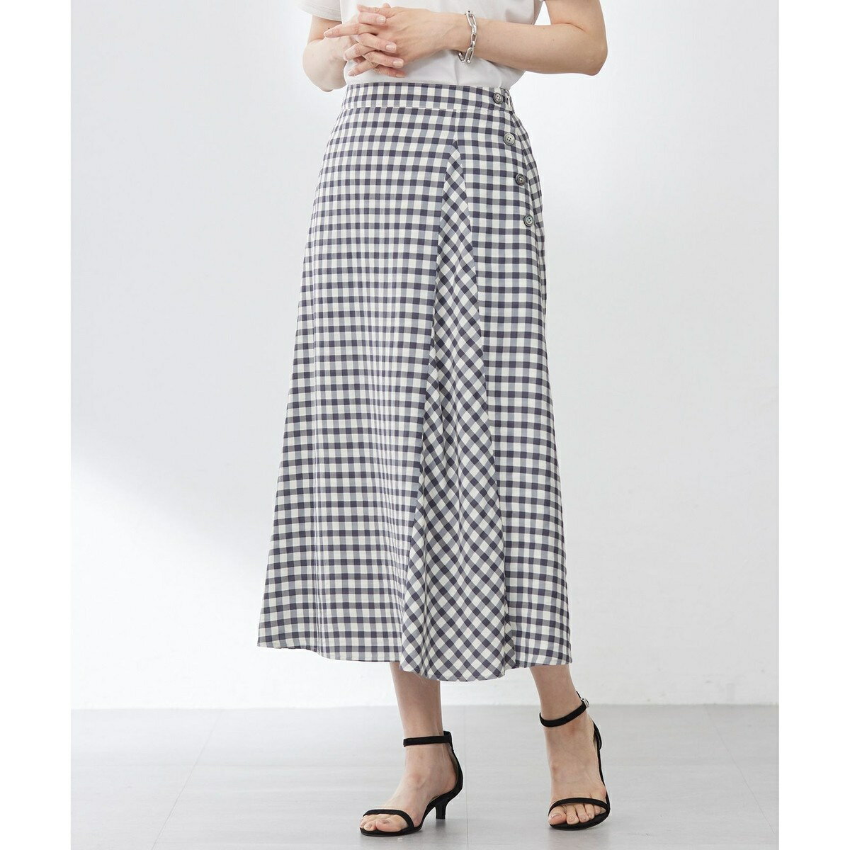 [型番：SKG0GM0540]軽やかに纏う、優雅なシルエット！ギンガムチェックのフレアースカート■デザイン素材の上質な落ち感を生かしたフレアースカート。サイドにマチを入れることで、動くたびに柄の見え方が変わり、さりげないアシンメトリーなデザ...