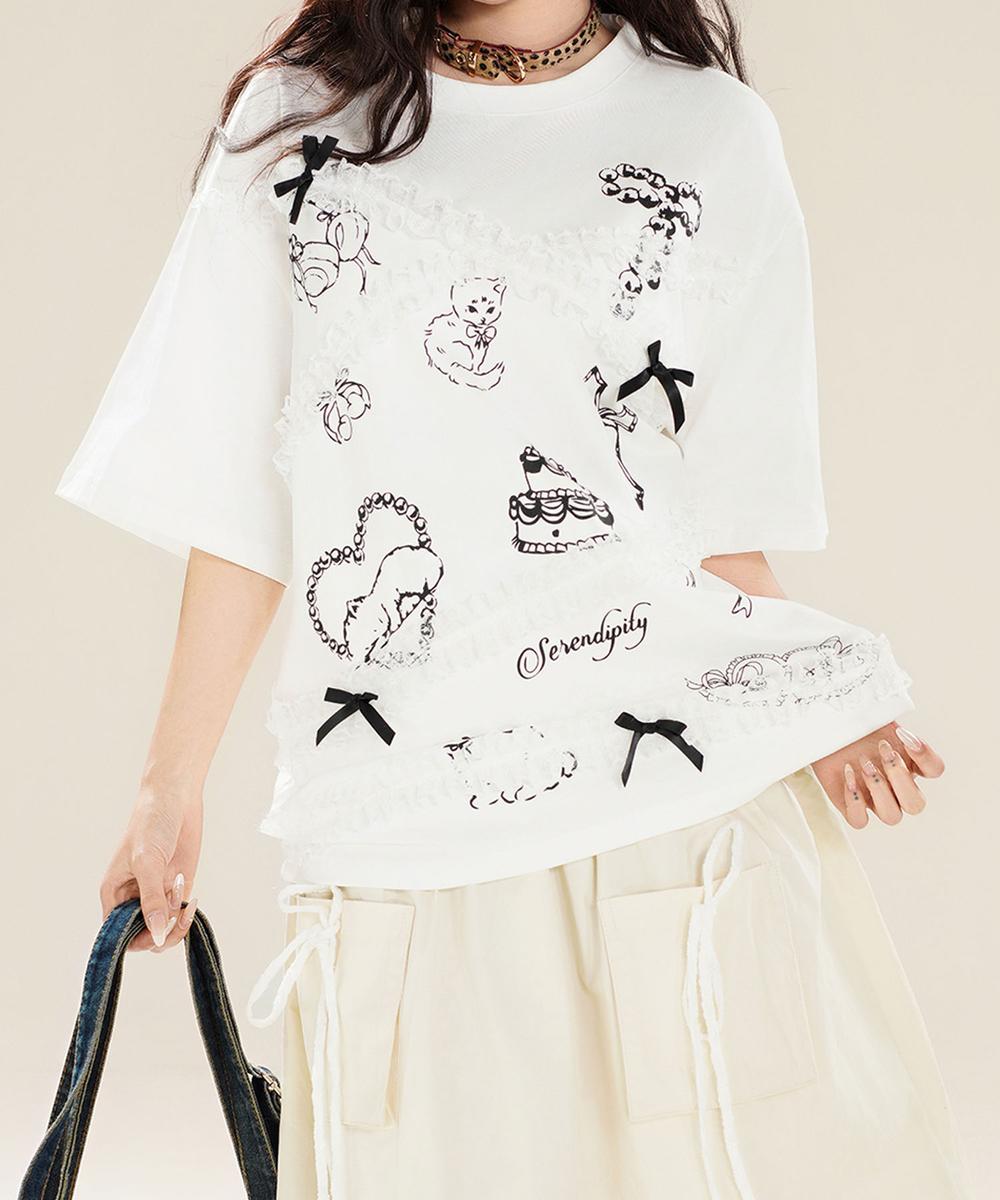 [型番:bnl23931a]ガーリーなモチーフが散りばめられたデザインTシャツ。レースやリボンの装飾がフェミニンな雰囲気でシンプルながらも個性的な一枚。オーバーサイズシルエットでゆったりとした着心地で、ストリート感のあるカジュアルスタイルに...