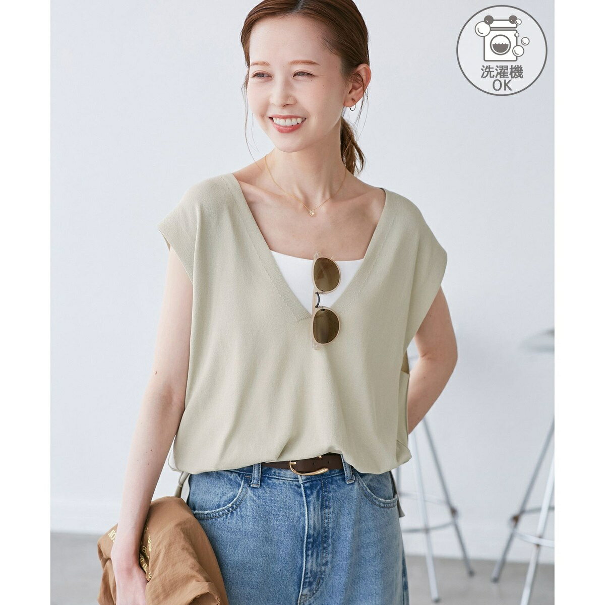 [型番：GDM15410]【素材感】・綺麗な表面感としなやかな落ち感がポイント。・中肉に編んでいるので身体のラインを拾いにくい。・嬉しいマシンウォッシャブル。【デザイン・シルエット】・布帛のジレよりもリラックス気分で着たい日におすすめのVネ...