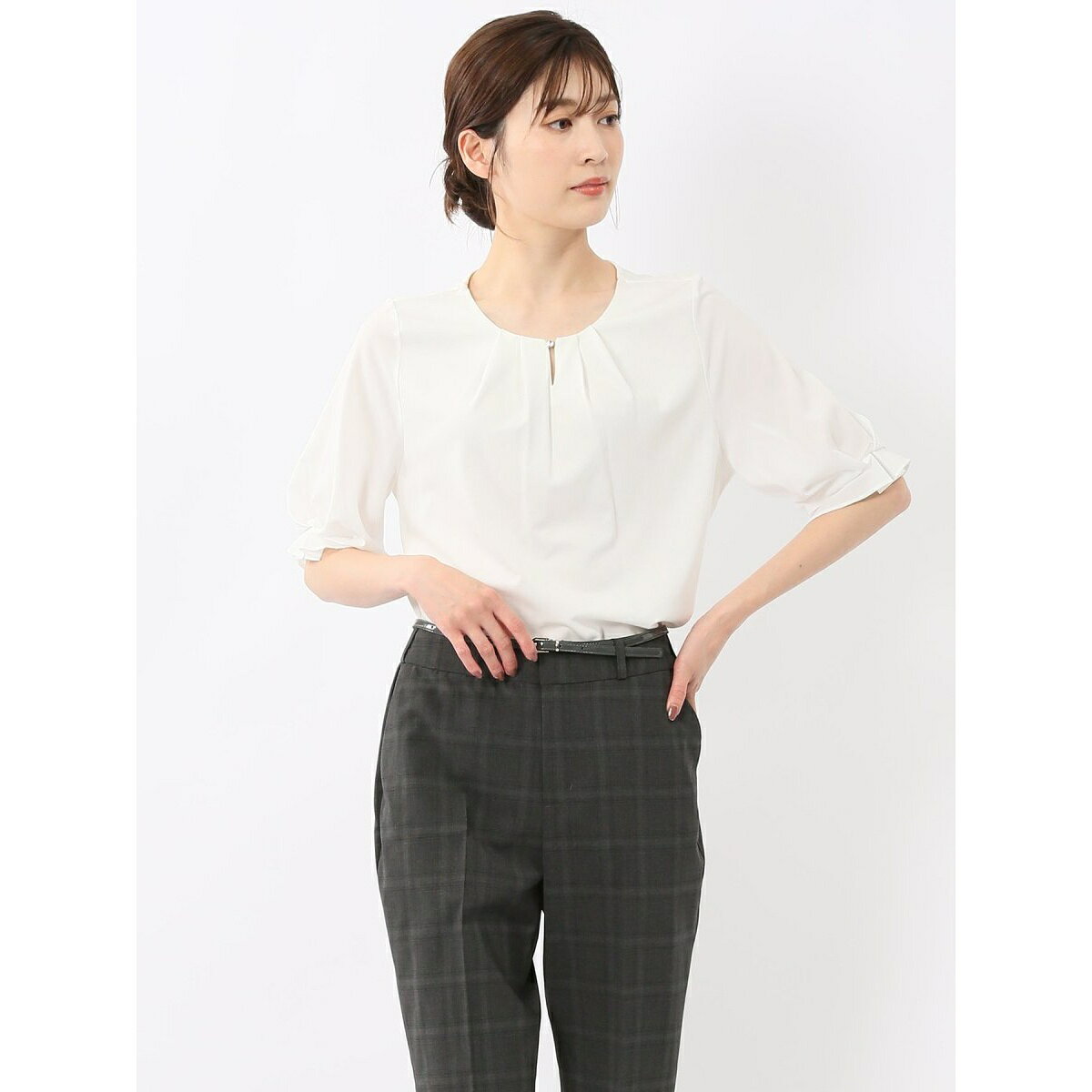 [型番：120204393301537]エムエフエディトリアルレディース/m.f.editorial:Womenシルケットポンチ ビジュー付き 半袖プルオーバー■素材特徴レーヨン・ナイロンにポリウレタンを混紡したポンチ素材にシルケット加工を...