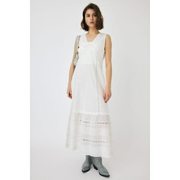 [型番：010ISS33-3451]【LACE LONG DRESS ／ レースロングドレス】■ポイントレースを使用したロングワンピース。■ディテール女性らしいディティールにこだわった1枚。さらっと着用できる軽い素材を使用。華奢なリボンや裾...