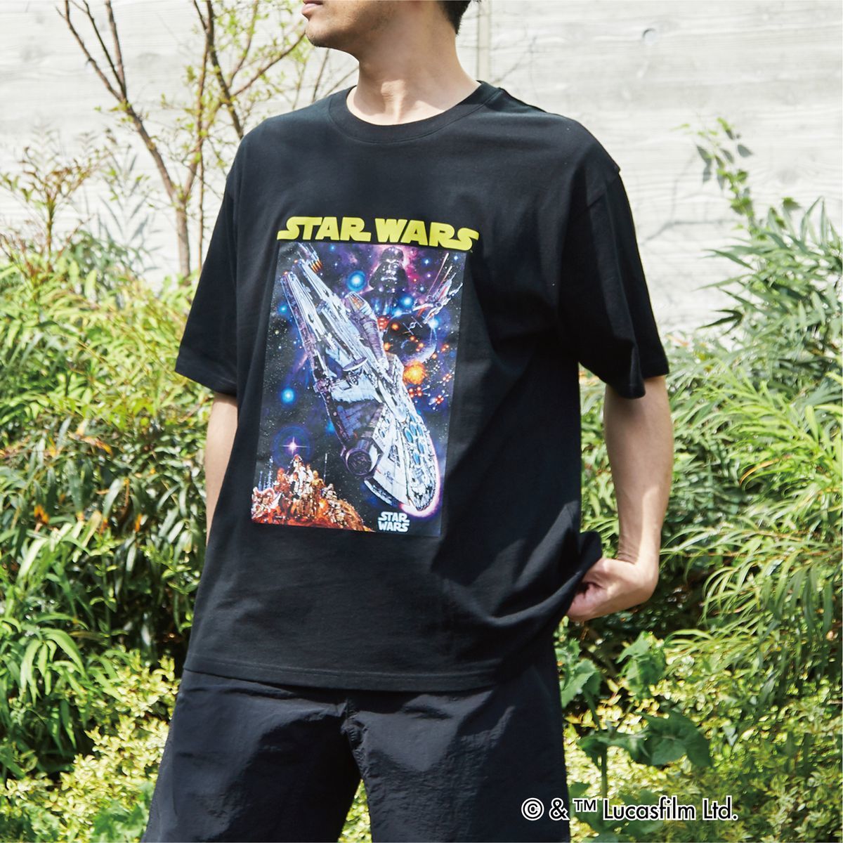 [型番:A0459UTS089]＜デザインの特徴＞『スター・ウォーズ』初期三部作のビジュアルを使って、ビンテージTシャツのようなデザインに仕上げました。＜素材について＞軽い印象に仕上がる40/2天竺を使用しています。ソフトな風合いで肌に優し...